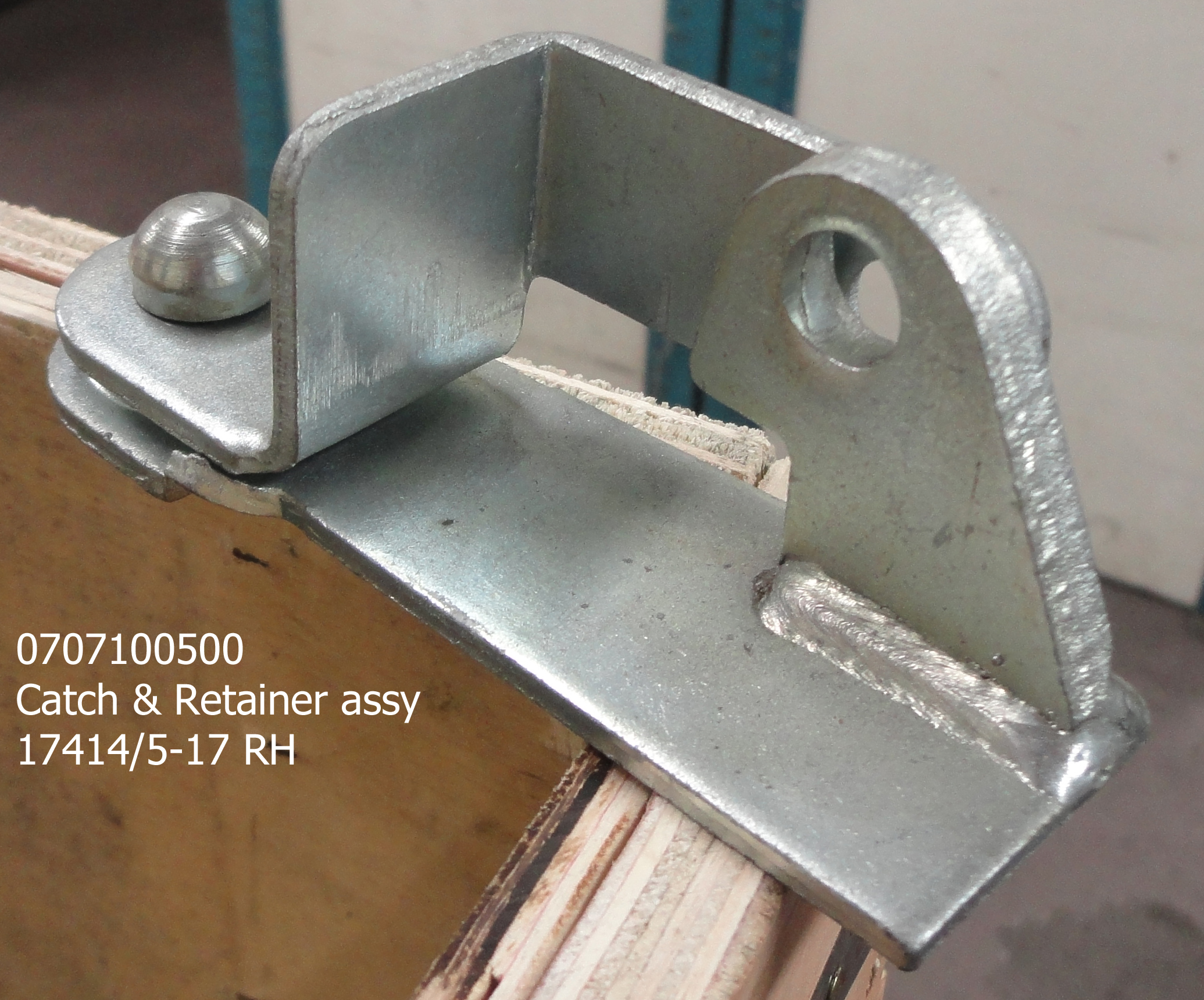 Catch & retainer • Van Doorn Containerparts