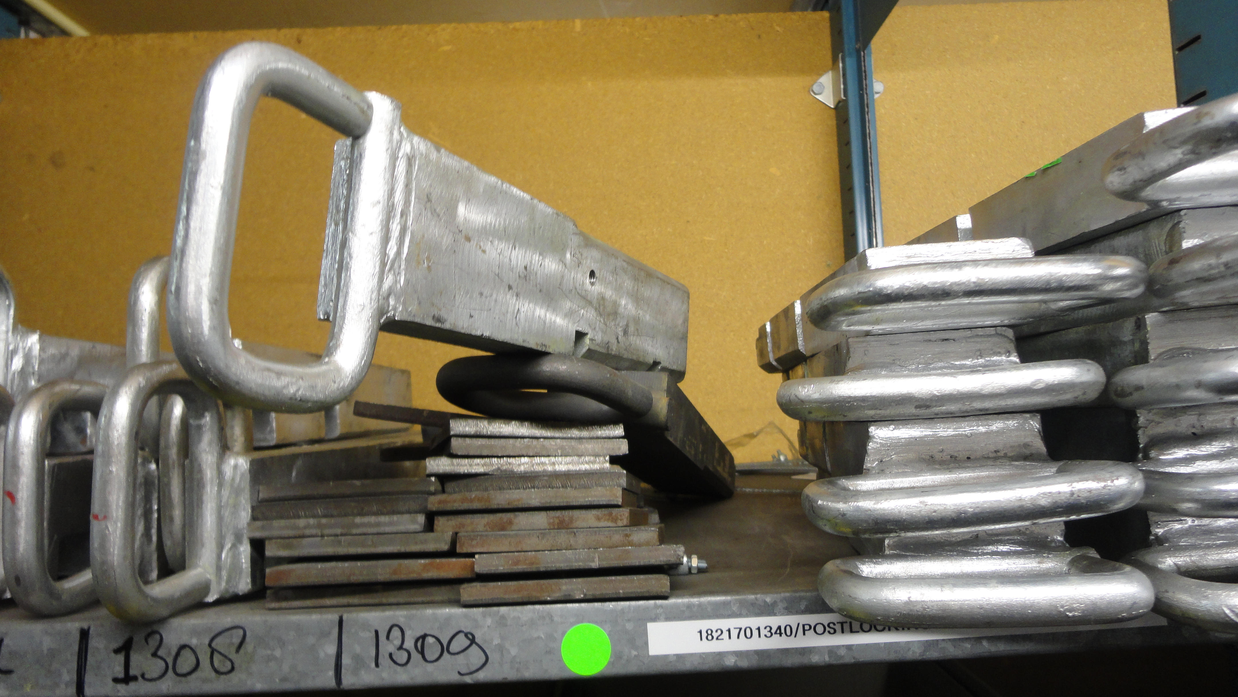 Post lockingbolt • Van Doorn Containerparts